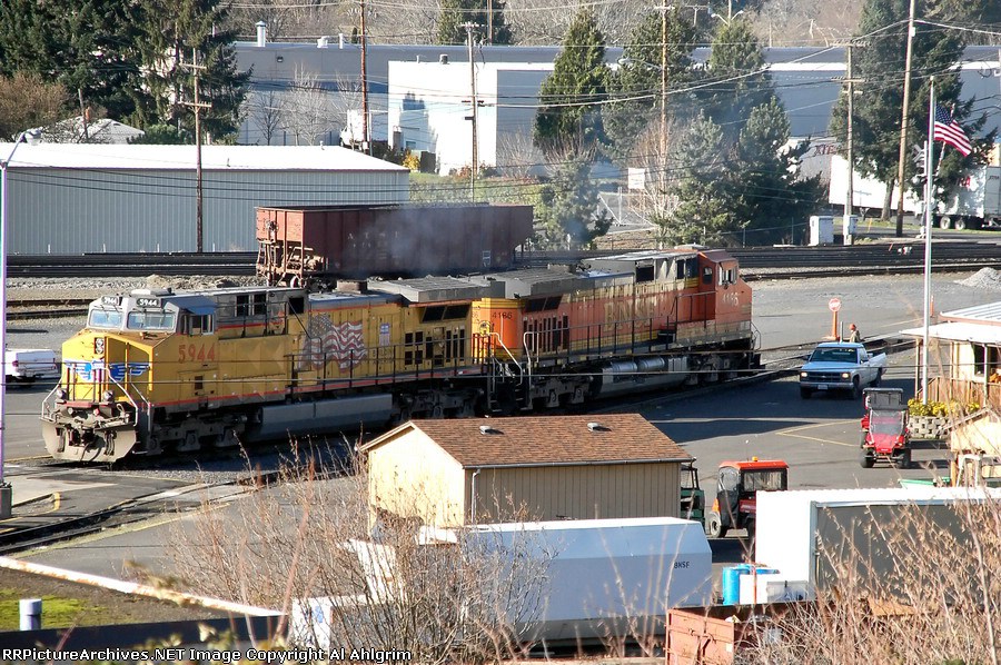 UP 5944 & BNSF 4186 Team up